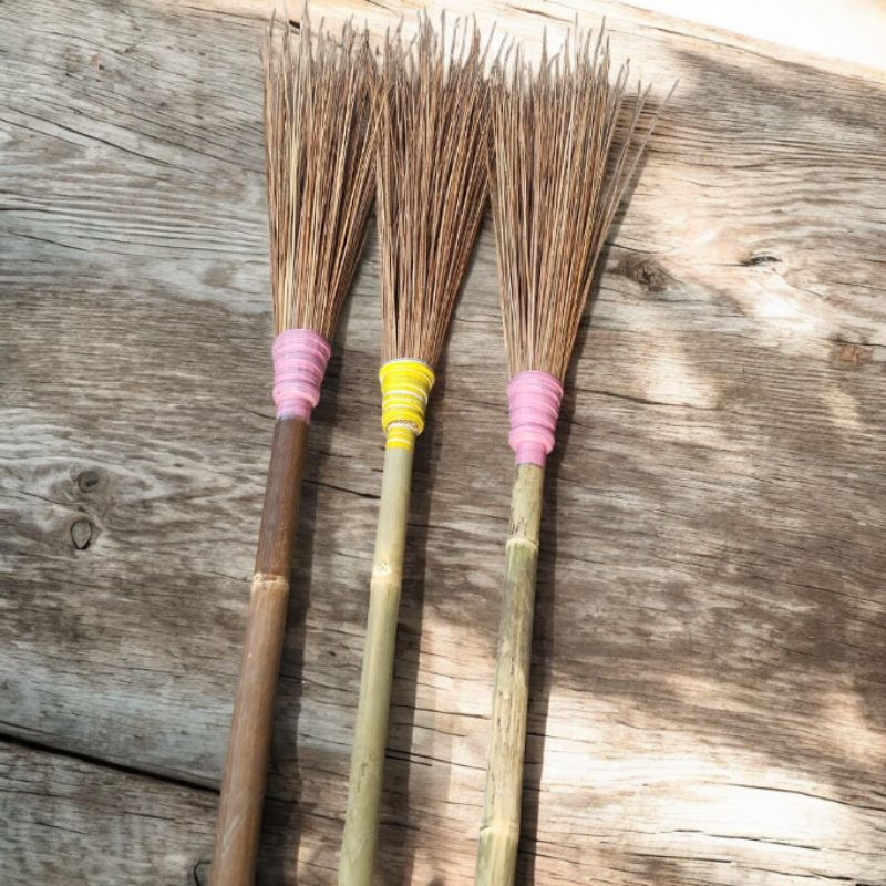 Jual Sapu Lidi Kelapa Kualitas Premium / Sapu Taman Lidi kayu Tebal ...