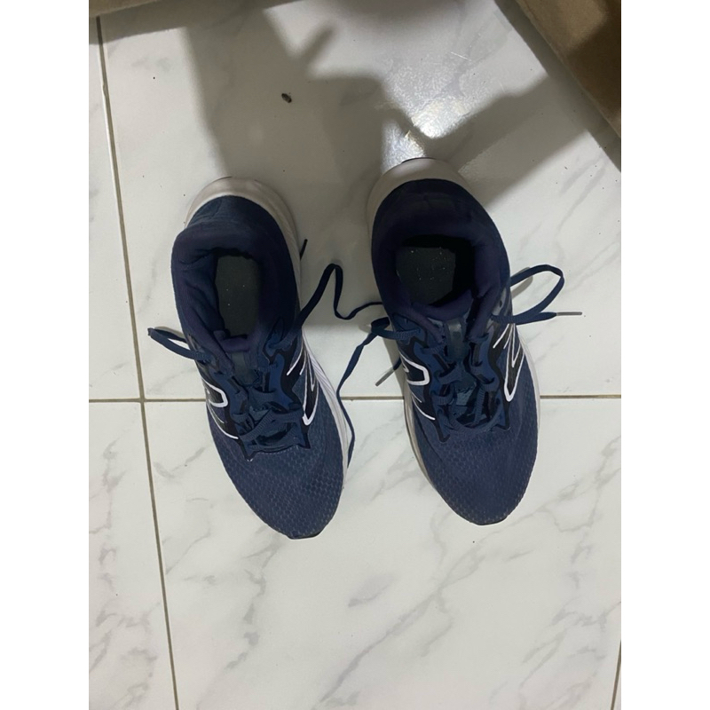 Jual Sepatu Bekas Merek New Balance Warna Biru Tua | Shopee Indonesia