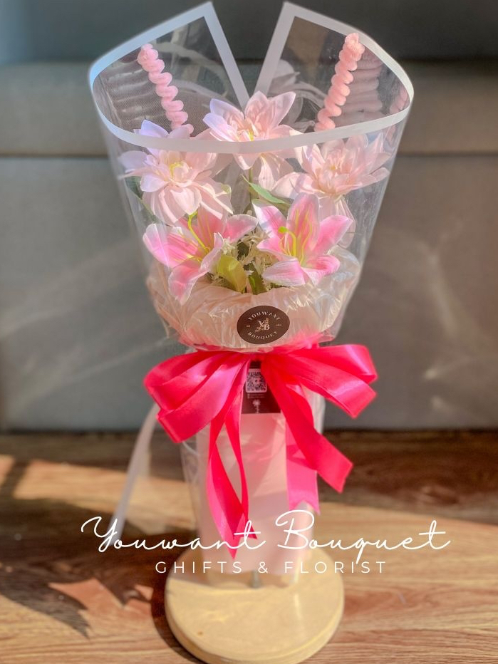 Jual Buket Simple Bunga Lily Artificial 5 tangkai dan 2 kawat bulu free ...