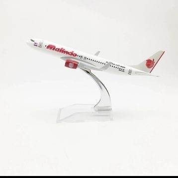 Jual miniatur duecast pesawat Malindo Boeing 737 panjang 20 cm ada roda ...
