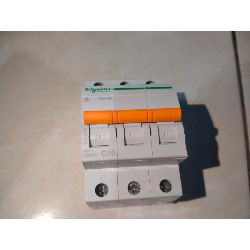 Jual MCB SCHNEIDER 3 PHASE 32A 3P SNEIDER DOMAE DOMF01332 3 POLE 10 AMPERE 16 AMPERE 20 AMPERE ...