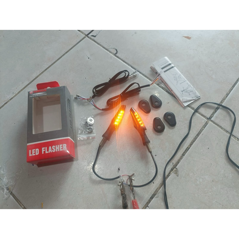 Jual Lampu Sein LED MOGE R1 PREMIUM cocok semua motor | Shopee Indonesia