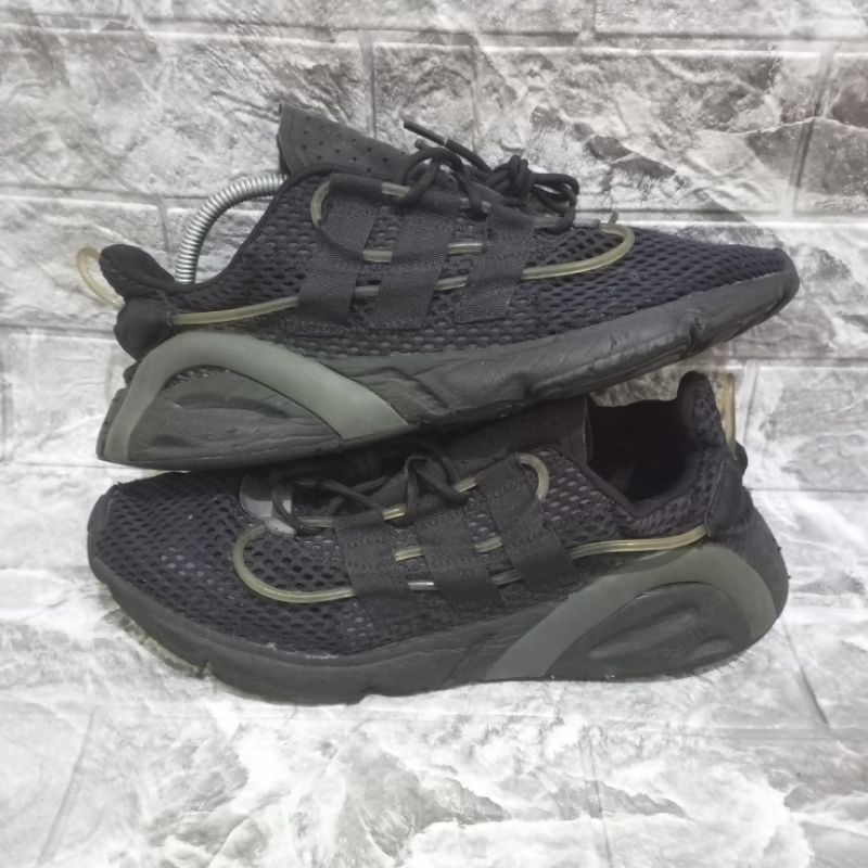 Jual sepatu second Adidas size 44,3 | Shopee Indonesia