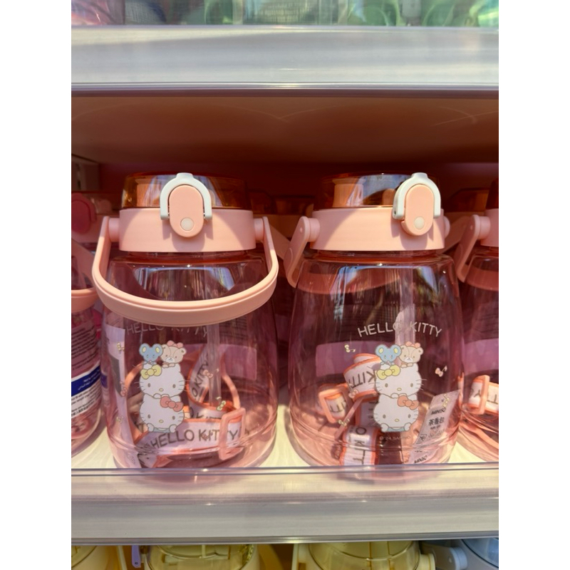 Jual Hello Kitty, Cinnamoroll, Pochacco, dan Kuromi Plastic Bottle 1300ml | Shopee Indonesia