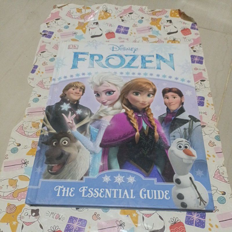 Jual Buku import Disney Frozen - The Essential Guide | Shopee Indonesia