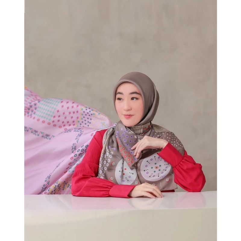 Jual NEW ARRIVAL MABEL SCARF ZOYA x Larissa chou | Shopee Indonesia