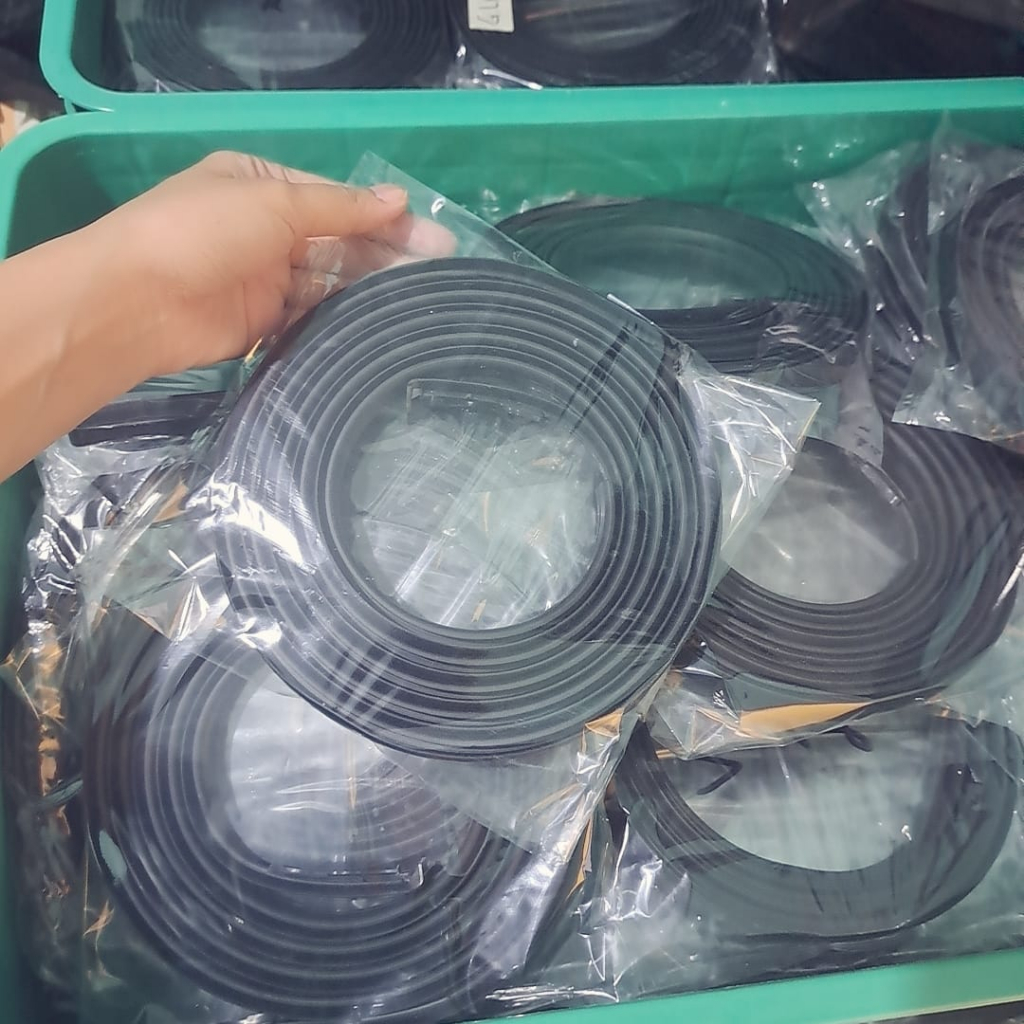 Jual karet/karet roof/list moulding atap mobil calya-original | Shopee ...