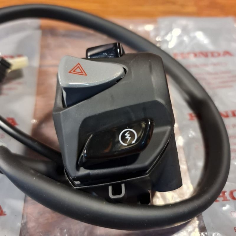 Jual SAKLAR HOLDER KANAN HONDA PCX 155 ALL NEW | Shopee Indonesia