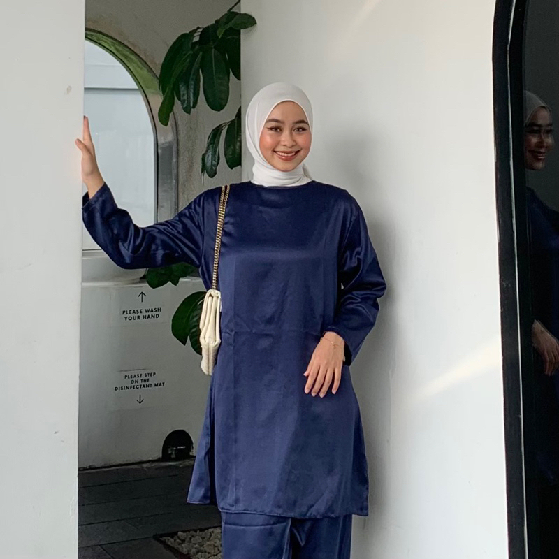 Jual TUNIK inner Satin / Inner Satin / Inner Atasan by DEZHAF | Shopee ...