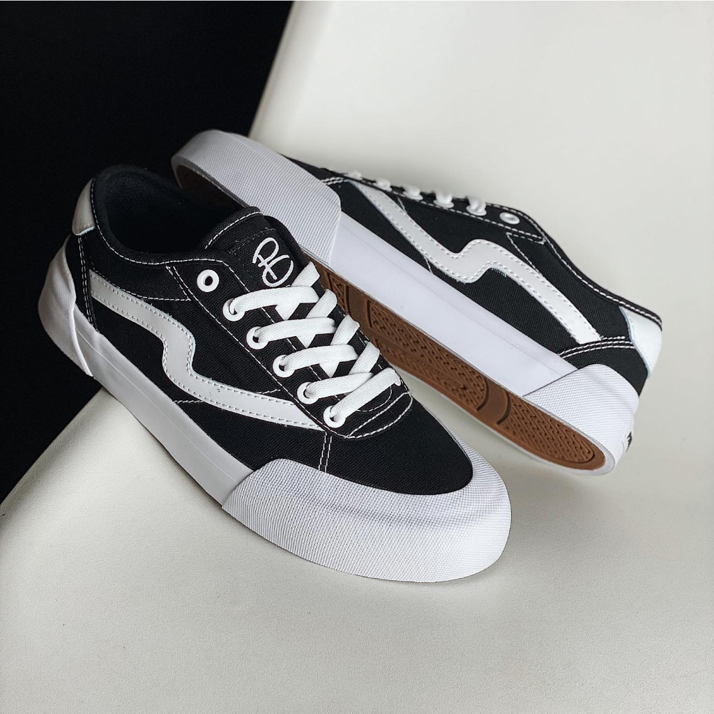 Jual PATROBAS NEW IVAN BLACK WHITE LOW ORIGINAL | Shopee Indonesia