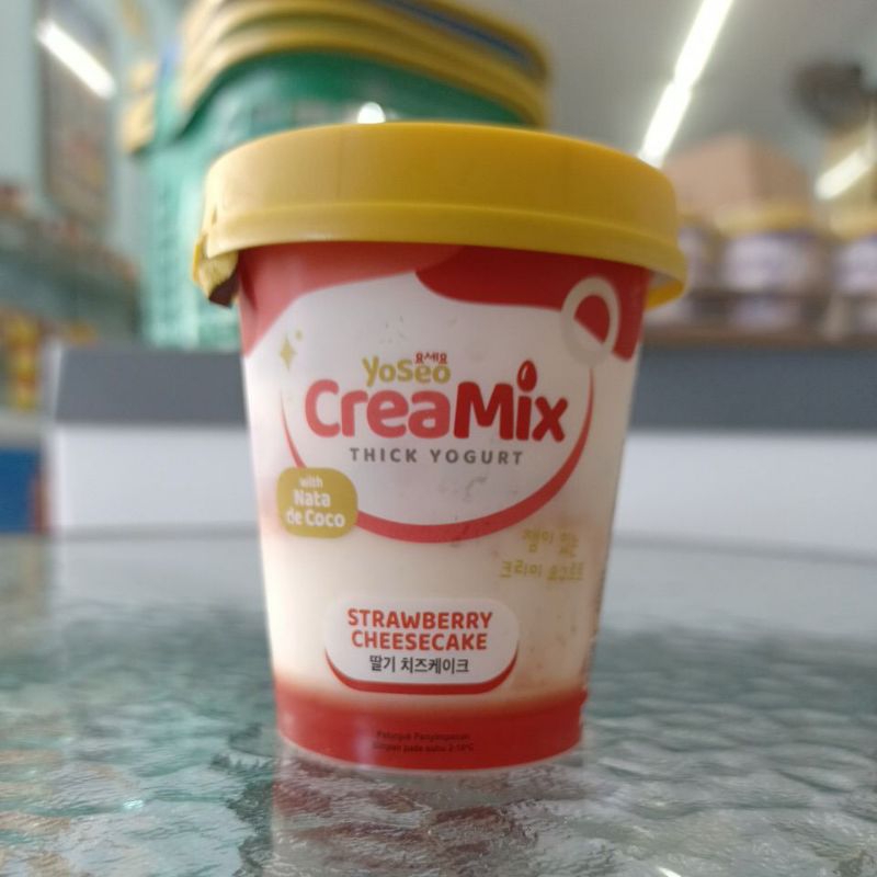 Jual YOSEO Creamix Yogurt Strawberry dgn Nata de Coco 110g | Shopee ...