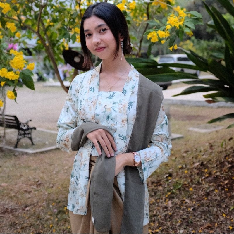 Jual Kebaya Kutubaru by Vallent - Kiran (Armani Silk Premium) | Shopee Indonesia