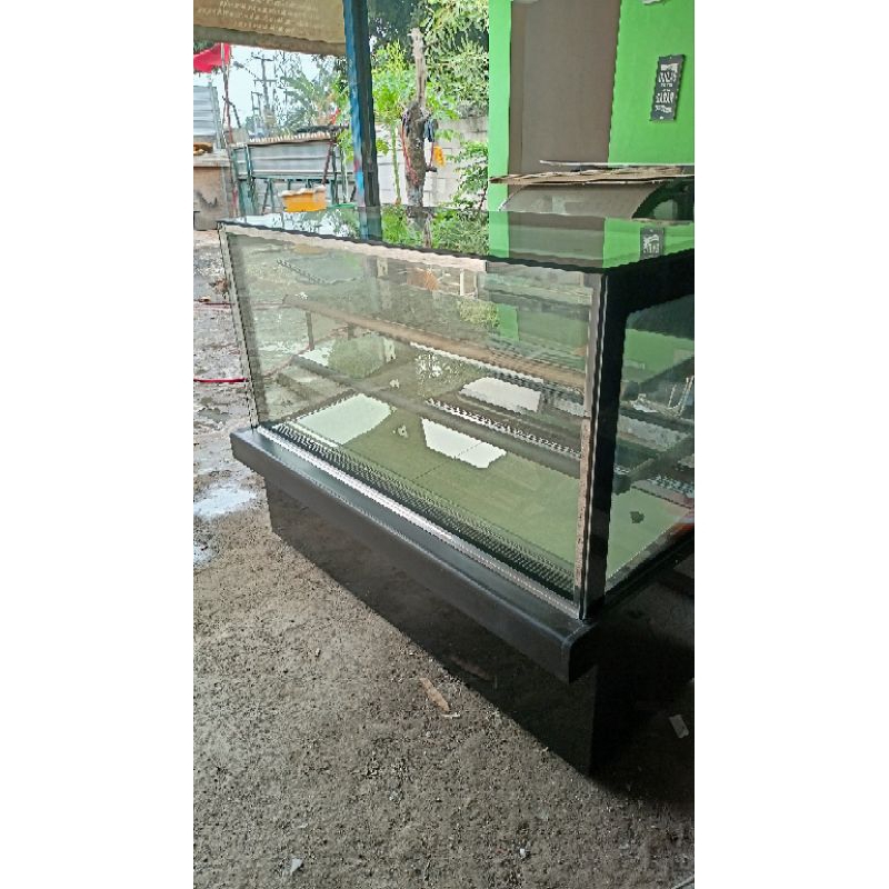 Jual SECOND/BEKAS CAKE SHOWCASE/DISPLAY KUE CHILLER | Shopee Indonesia