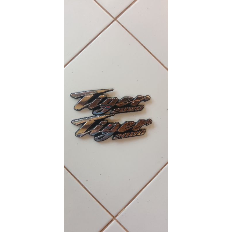 Jual emblem logo tangki tiger lama tiger 2000 original lepasan | Shopee ...