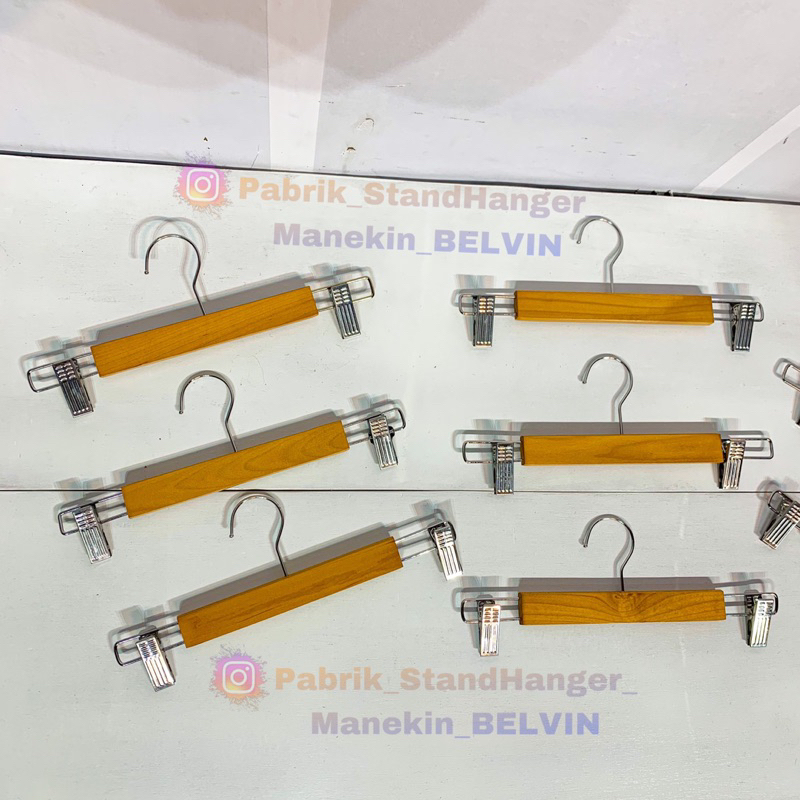 Jual Hanger Kayu Jepit Besi Balok Import Harga Per Lusin // Hanger ...