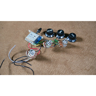 Jual wiring set stratocaster potensio switch dan Jack 2 tone 1 volume ...