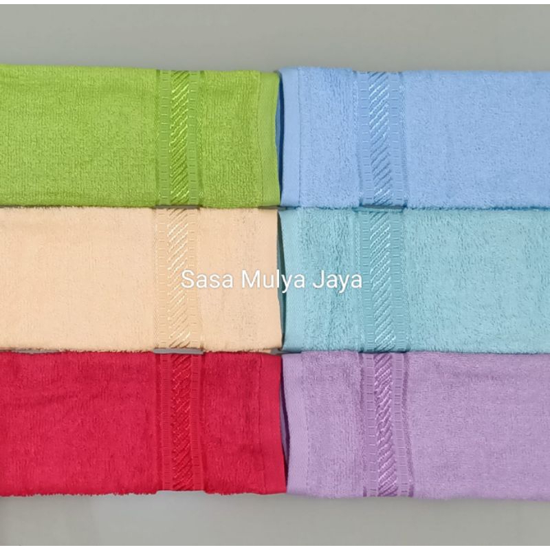 Jual Handuk Merah Putih Kecil/Sport uk. 30x70 cm grade B | Shopee Indonesia