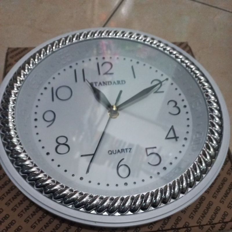 Jual JAM DINDING CANTIK/ JAM DINDING MERK STANDAR/ JAM UKURAN SEDANG ...