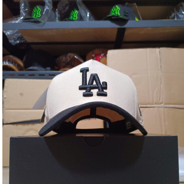 Jual Topi Premium Pria Wanita Logo LA Hitam Bahan Krem Visor Hitam ...
