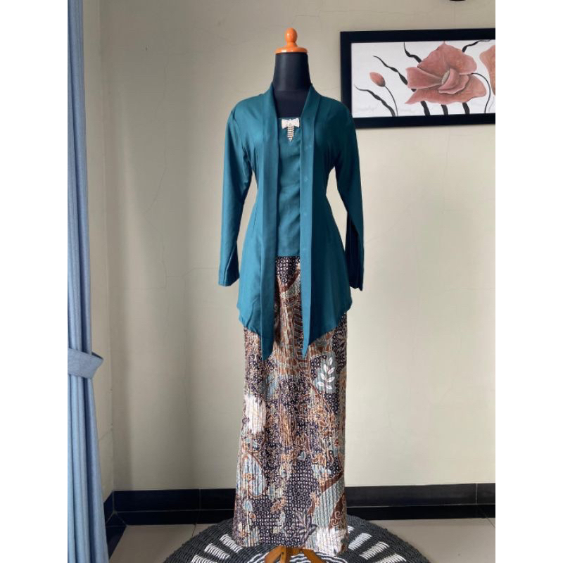 Jual Zahrah Gallery - Oneset kebaya modern kutu baru katun premium rok plisket batik poil prada ...