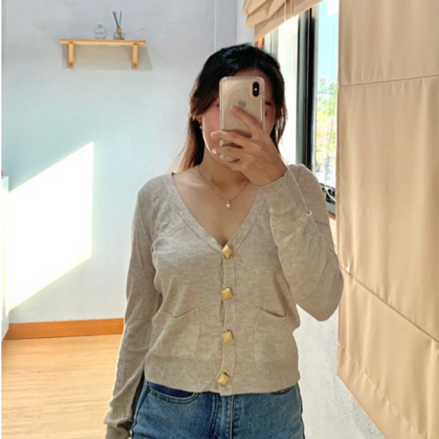Jual Cardigan Cream Muda (Preloved) | Shopee Indonesia