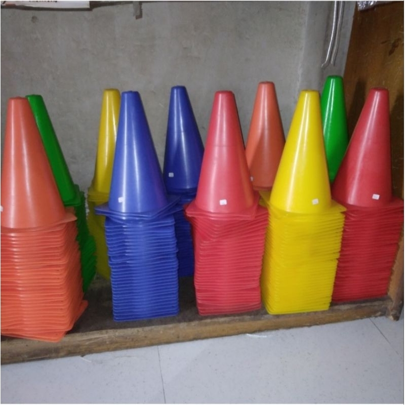 Jual cones kerucut 23cm bahan lembut buat latihan skill bola DLL ...