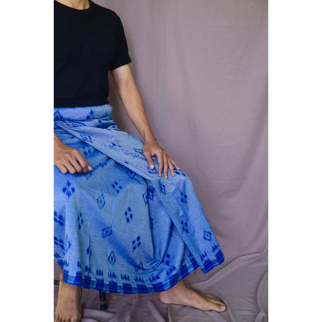 Jual Sarung Tenun Teratai, Endek khas Bali warna biru | Shopee Indonesia