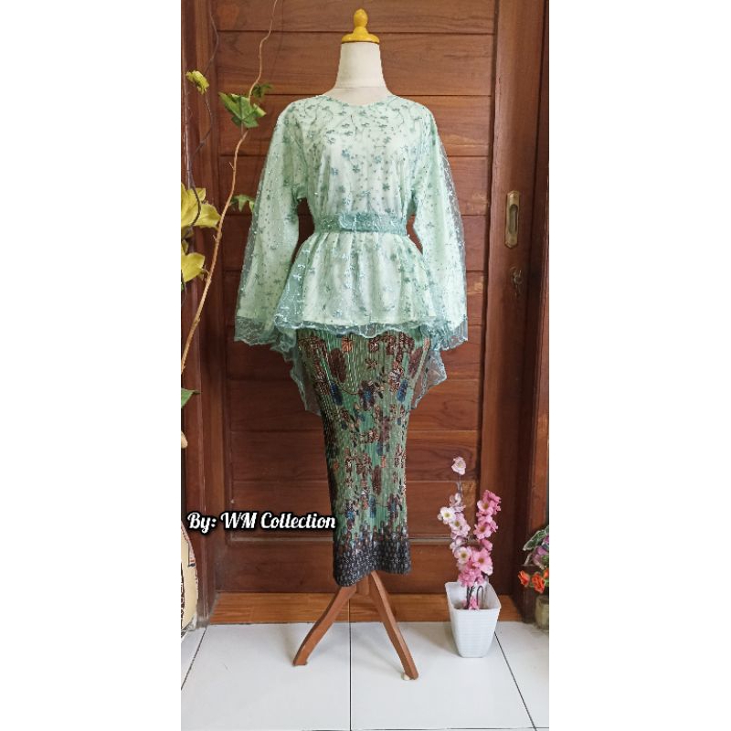 Jual WM ~ Couple / set Batik Keluarga Motif Daun Sirih Sage Rok Plisket duyung lilit Kemeja dan ...