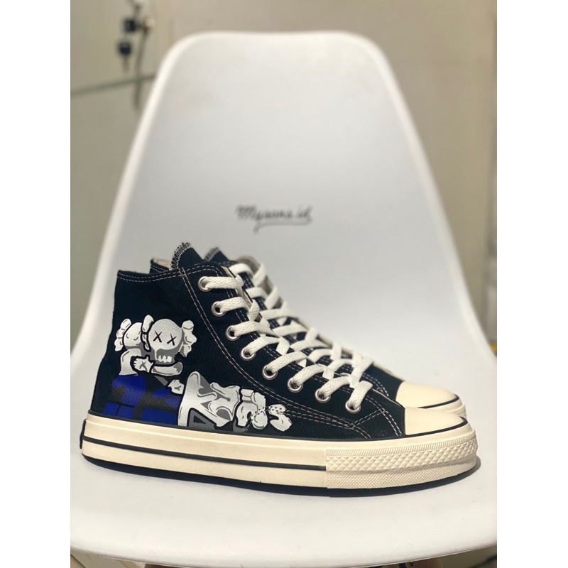 Jual CONVERSE 70S HIGH BLACK WHITE x KAWS SIZE 40 // 26 CM | Shopee ...