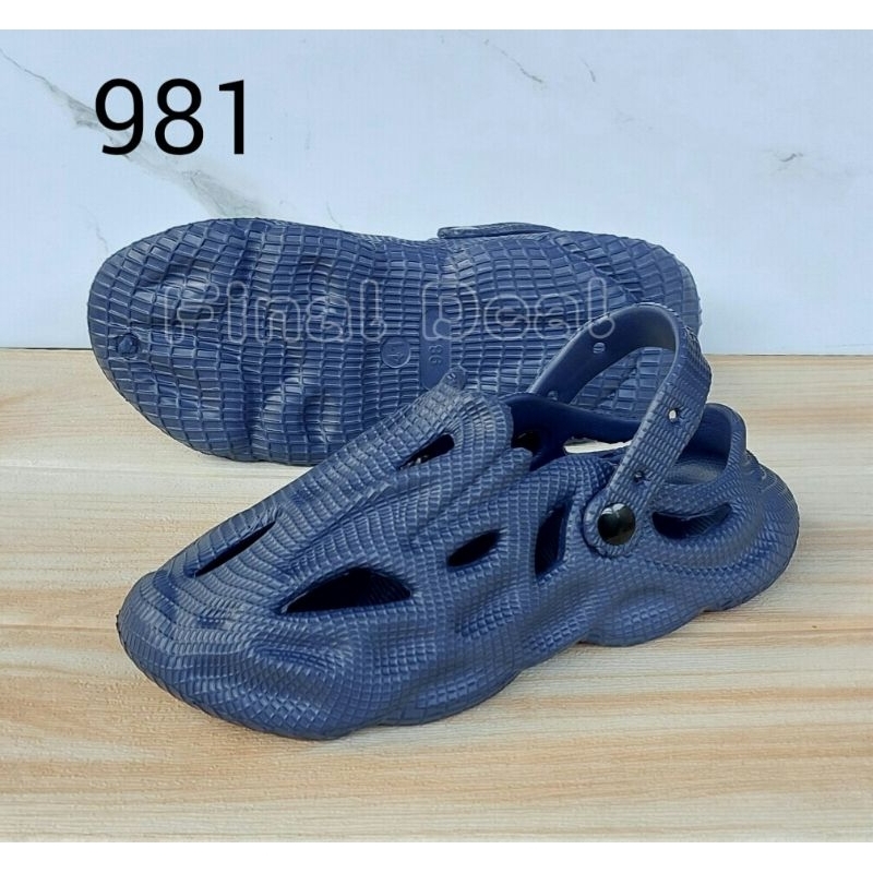 Jual Sepatu Sandal Clogs Screamer, Sandal Baim Pria, Sendal Medis ...