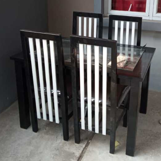 Jual Meja Makan Kerang Minimalis 4 Kursi List Putih | Shopee Indonesia