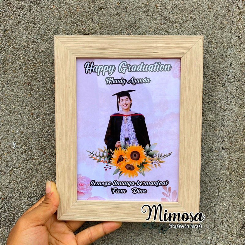 Jual Free Box Bingkai wisuda hadiah wisuda kado ulang tahun graduation | Shopee Indonesia
