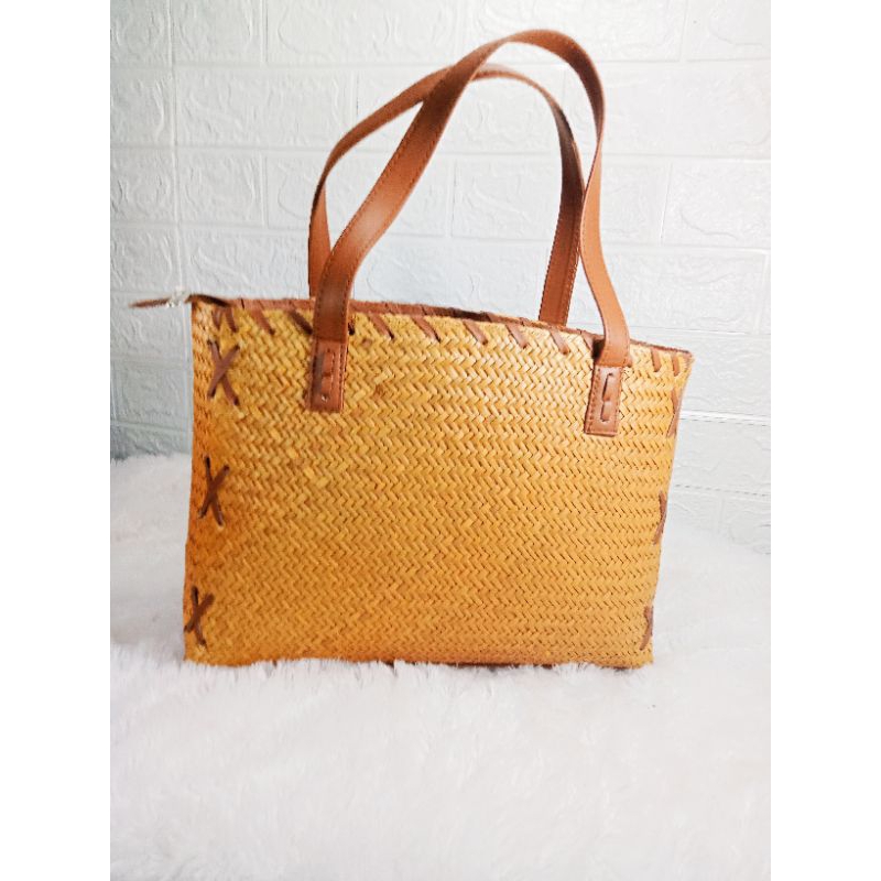 Jual Tas pandan kepang sulam strip/ Tas pandan kepang sulam x ...