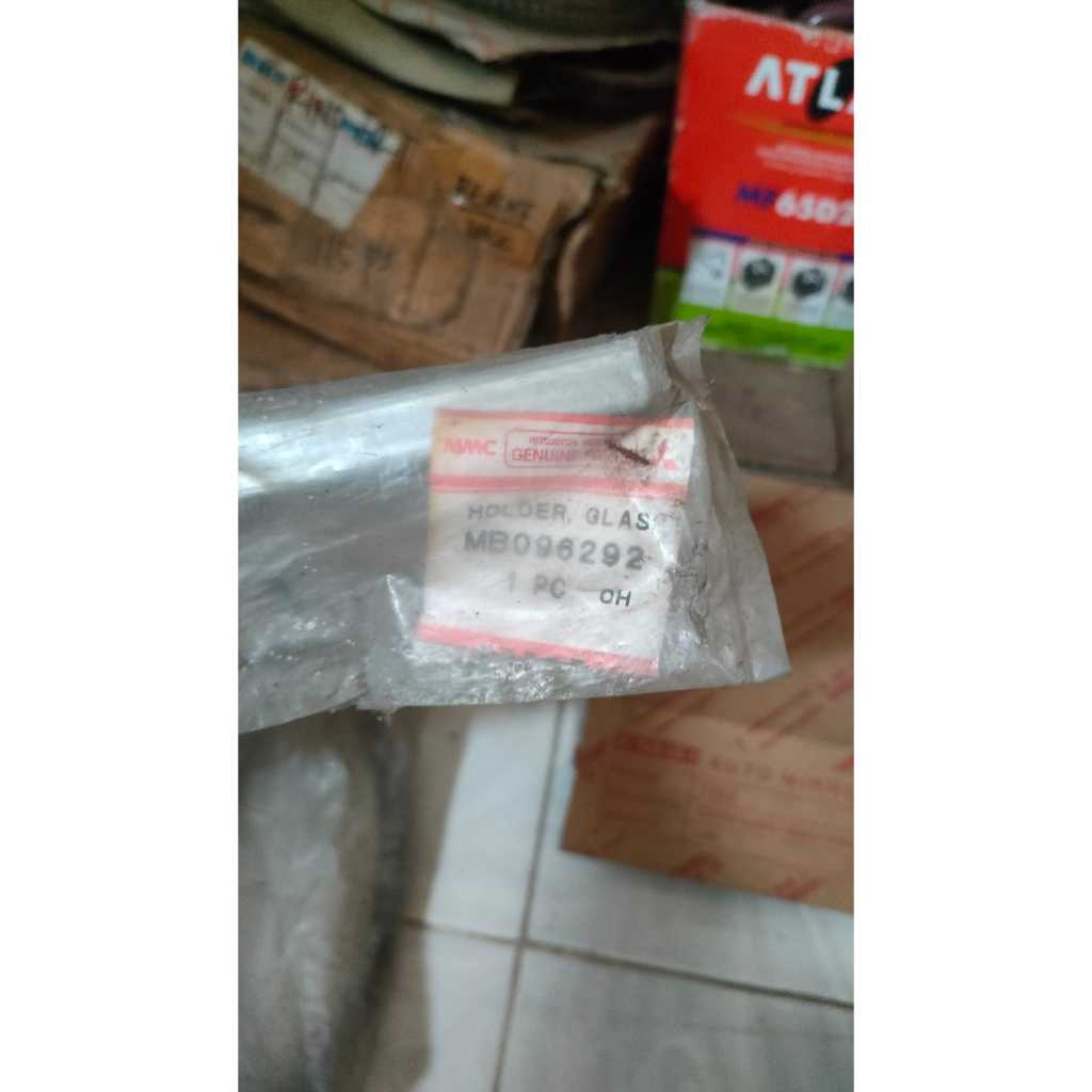 Jual Penahan Kaca Glass holder MITSUBISHI COLT DIESEL FE 111 PS100 Old ...