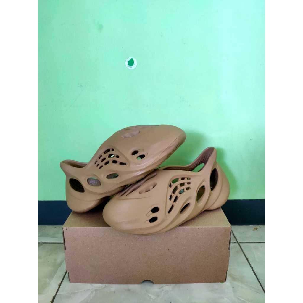 Jual Adidas Yeezy Foam Runner RNR Clay Taupe Authentic 100% | Shopee ...