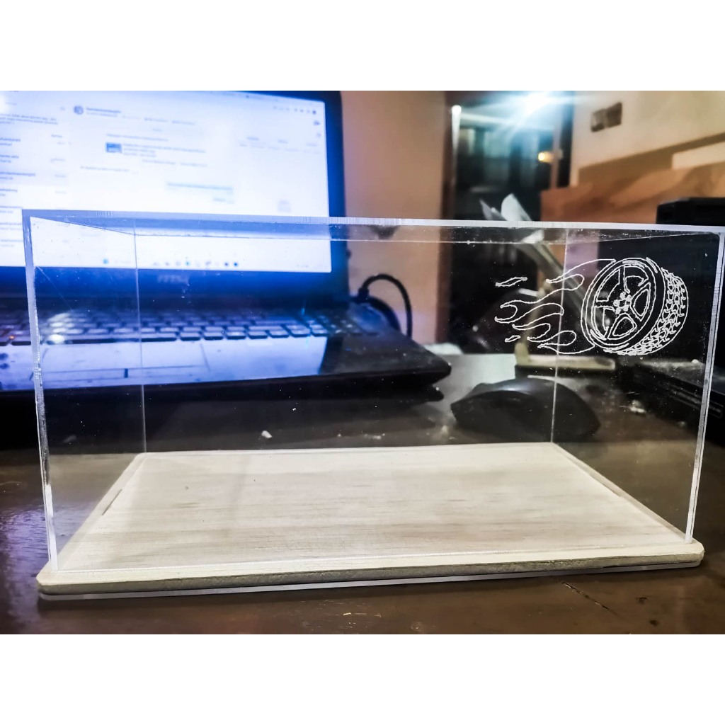 Jual Custom Box Acrylic/Diecast Box mobil akrilik Grafir / custom logo ...