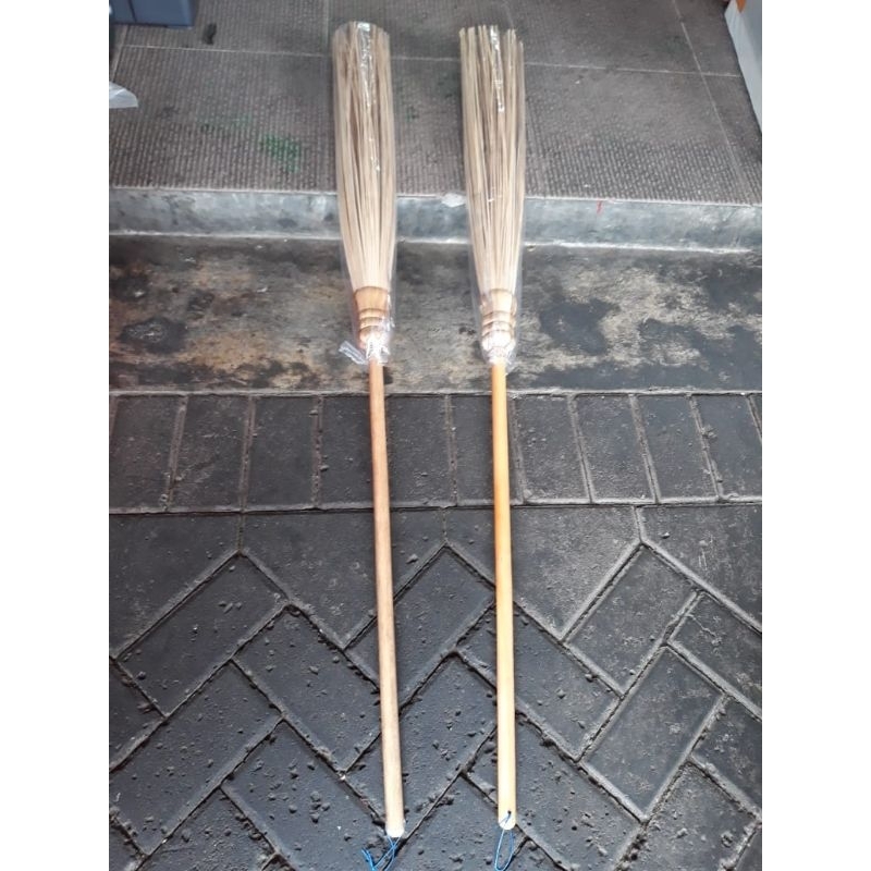 Jual Sapu lidi gagang kayu super | Shopee Indonesia