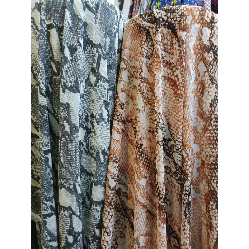 Jual KAIN SIPON CERUTY MOTIF ULAR BARANG GARMEN HARGA 0,5 | Shopee ...