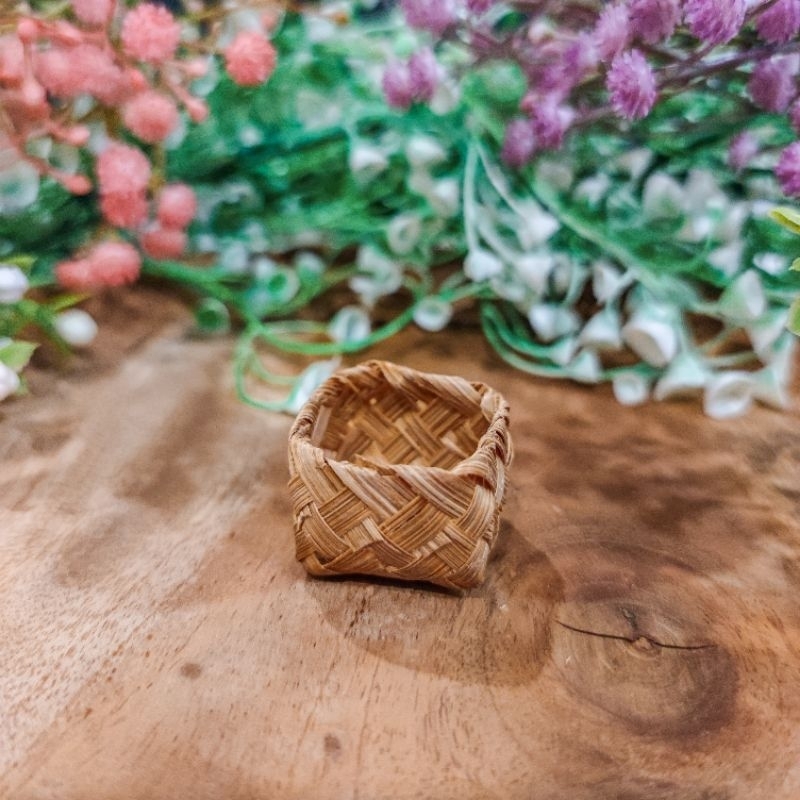 Jual MINIATUR 1:12 BAKUL ROTAN (2.5 x 2.5 x 1.8 cm) BESEK BAMBU KECIL ...