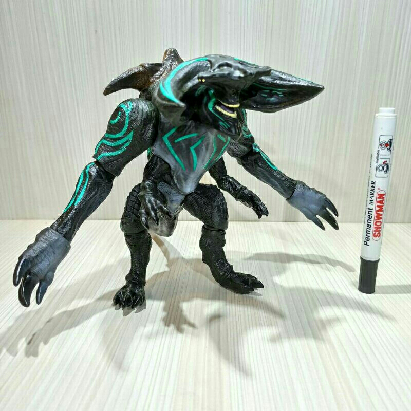 Jual Mainan action figure Scunner pacific rim kaijukaiju vinyl action ...
