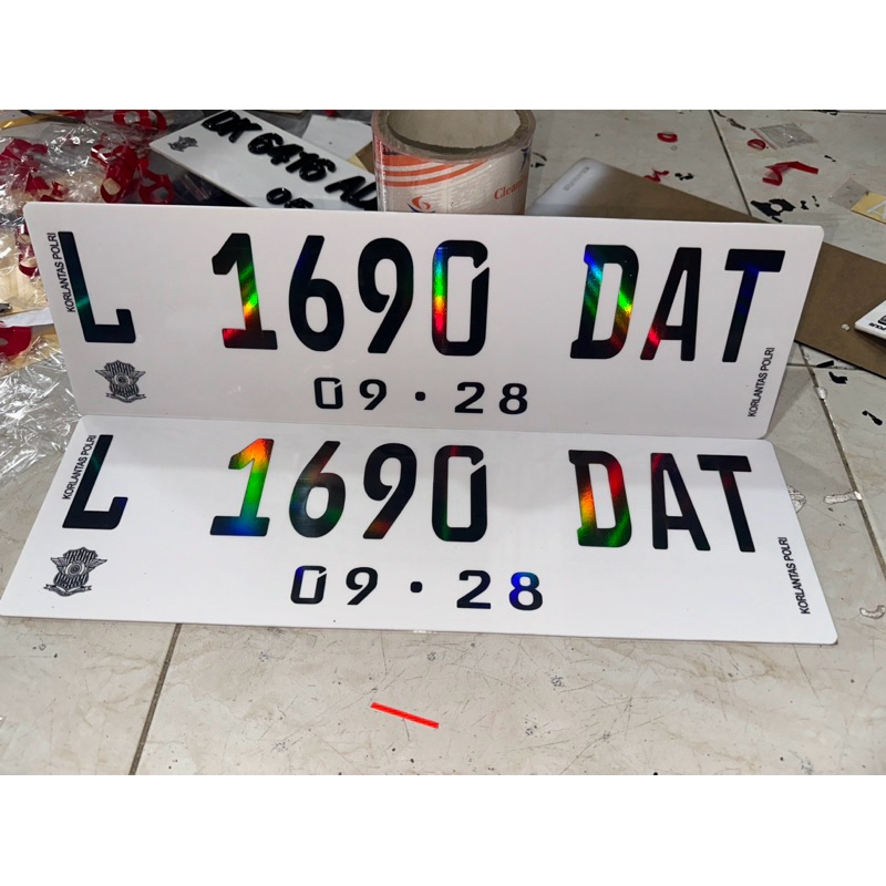 Jual LETER MOBIL AKRILIK PUTIH HITAM HOLOGRAM | Shopee Indonesia