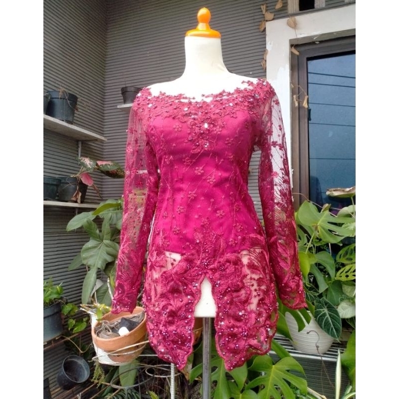 Jual kebaya tile + kamisol | Shopee Indonesia