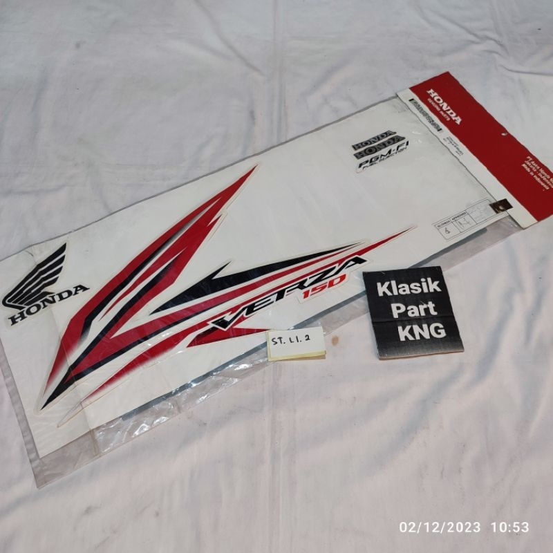 Jual Striping sticker stiker body Honda verza versa 150 K18 putih kiri ...