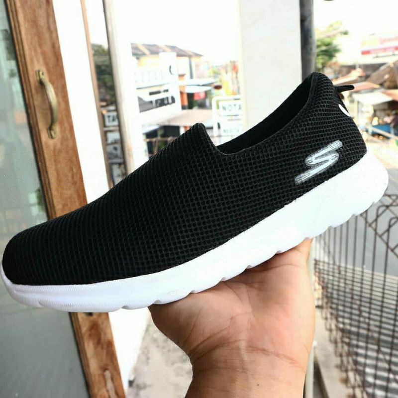 Jual SEPATU SLIP ON PRIA SKECHERS SLIPON FULL HITAM | Shopee Indonesia