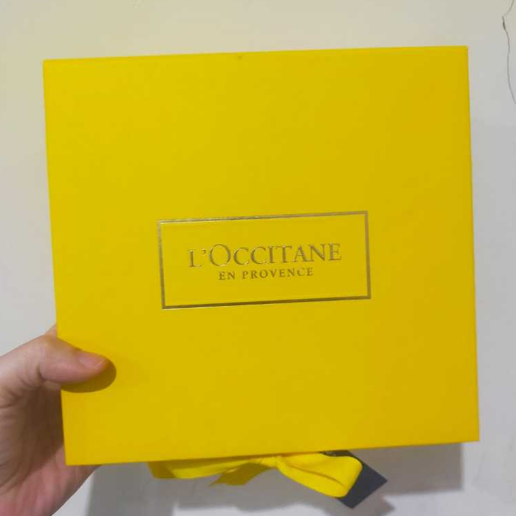 Jual Gift Box Yellow L'Occitane 20 X 19 X 8 CM | Shopee Indonesia