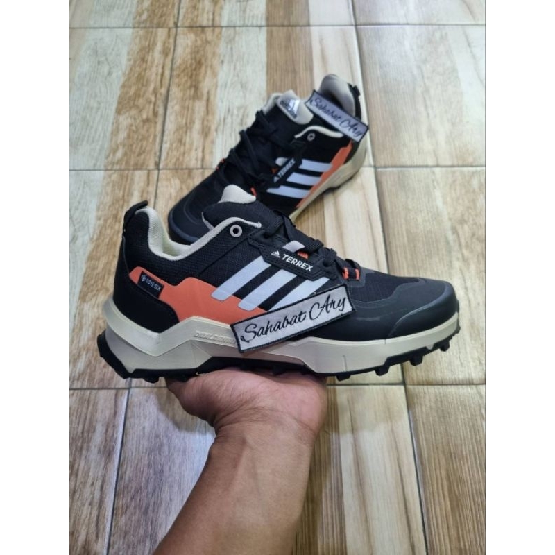 Jual Sepatu Terrex AX4 GTX Black Wonder Silver Impact Orange | Shopee ...