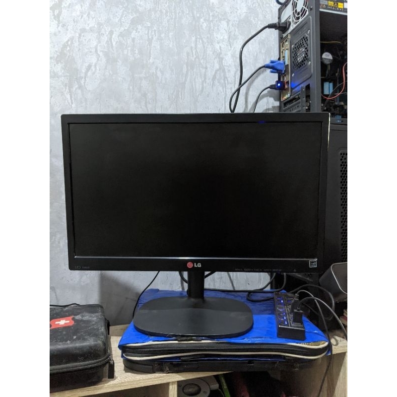 Jual Monitor LED LG 20 inci 20M35A Mulus Normal | Shopee Indonesia