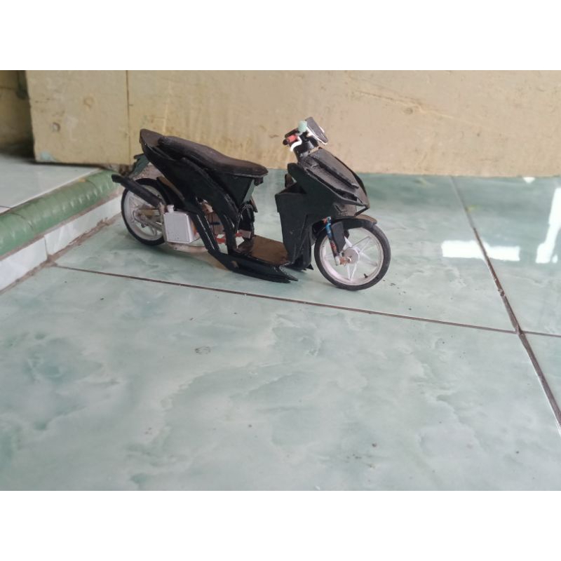 Jual miniatur motor Vario 150 modifikasi (harap baca deskripsi sebelum ...