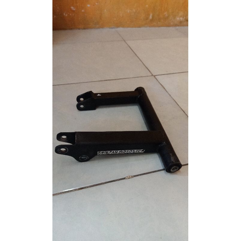 Jual mounting nmax old 4cm PNP (bekas pemakaian 1 bulan) tristan ...