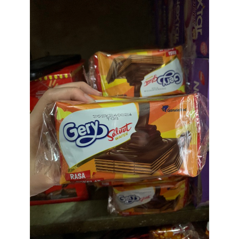 Jual Gery saluut wafer renceng isi 10 bgks rasa cokelat | Shopee Indonesia